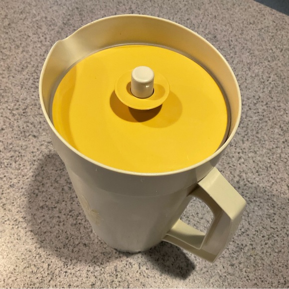 Tupperware | Kitchen | Tupperware 2 Quart Beverage Pitcher | Poshmark